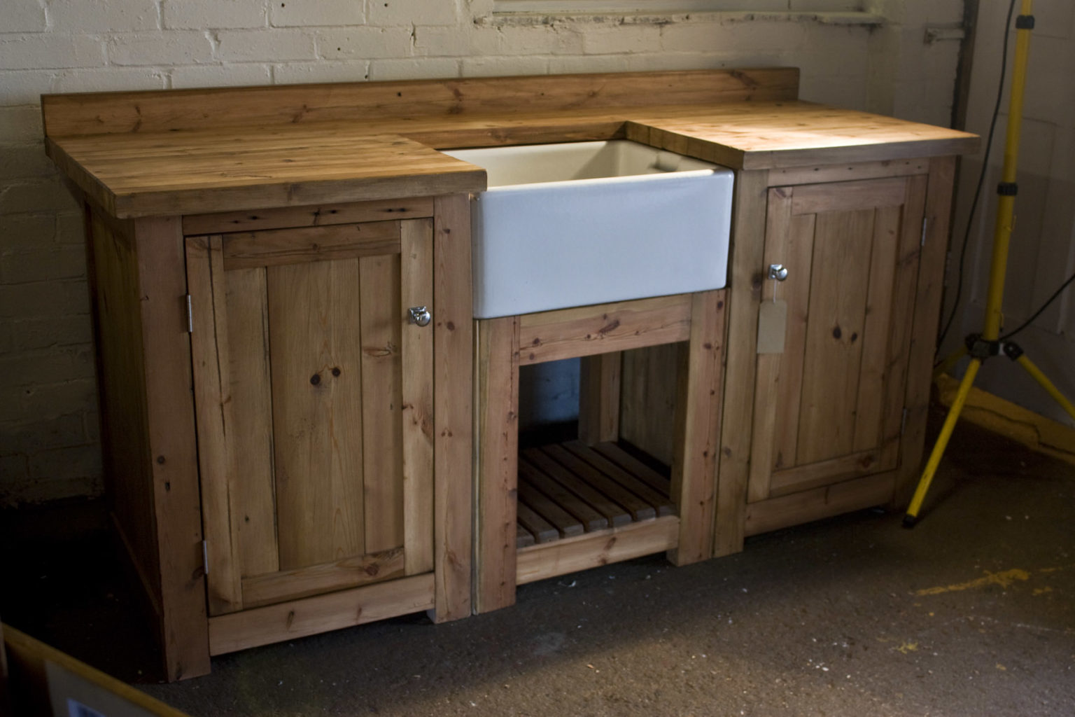 Unique Reclaimed Wood Worktops, Beautiful Bespoke Kitchen Units and ...